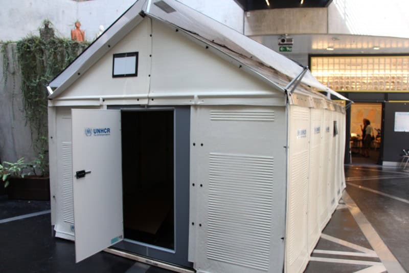 Flat pack shelters improve conditions for refugees - Positive News ...