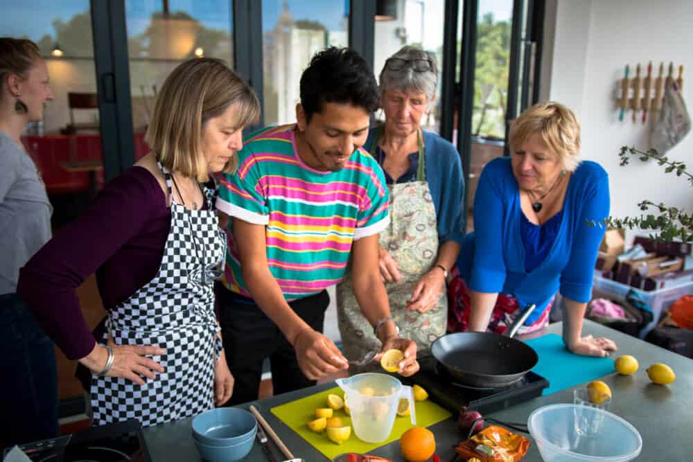 Eating with strangers: bringing people together through food - Positive ...